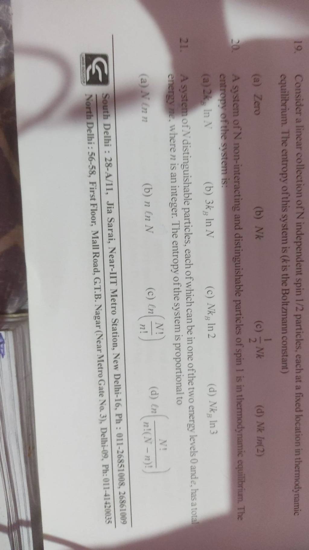 A system of N non-interacting and distinguishable particles of spin 1 is