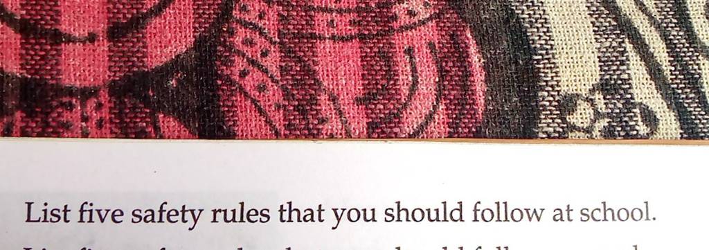 List five safety rules that you should follow at school. | Filo